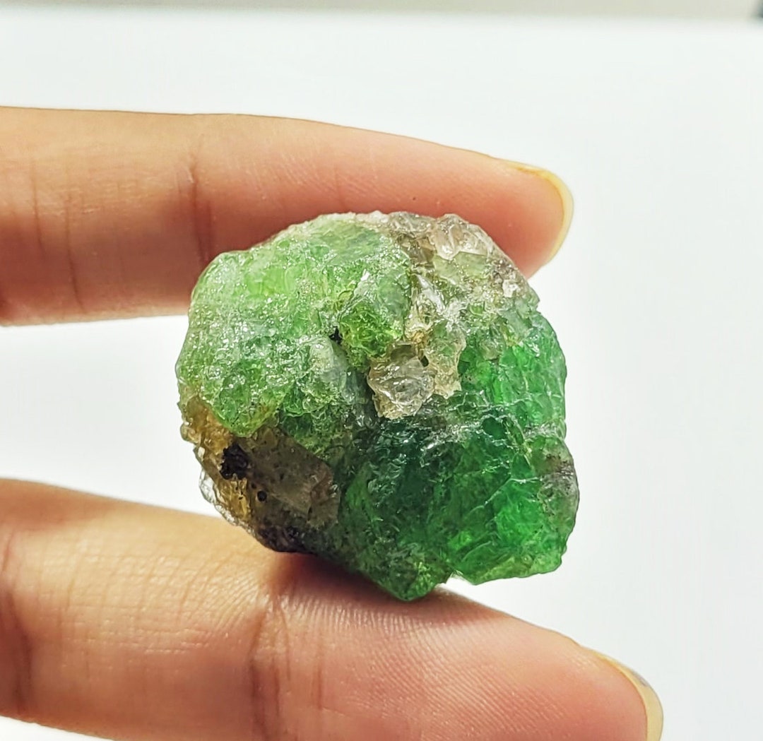 101 CT Breathtaking Natural Tsavorite Garnet Specimen Rare Garnet Row ...