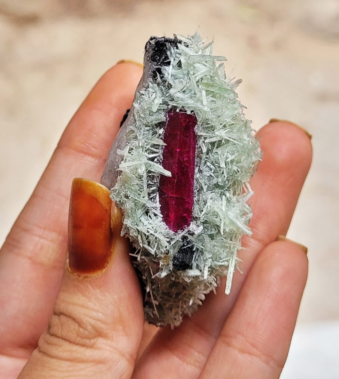 206 Ct Natural Rare Pinkish-red Bixbite Matrix Rough Beryl With Quartz ...