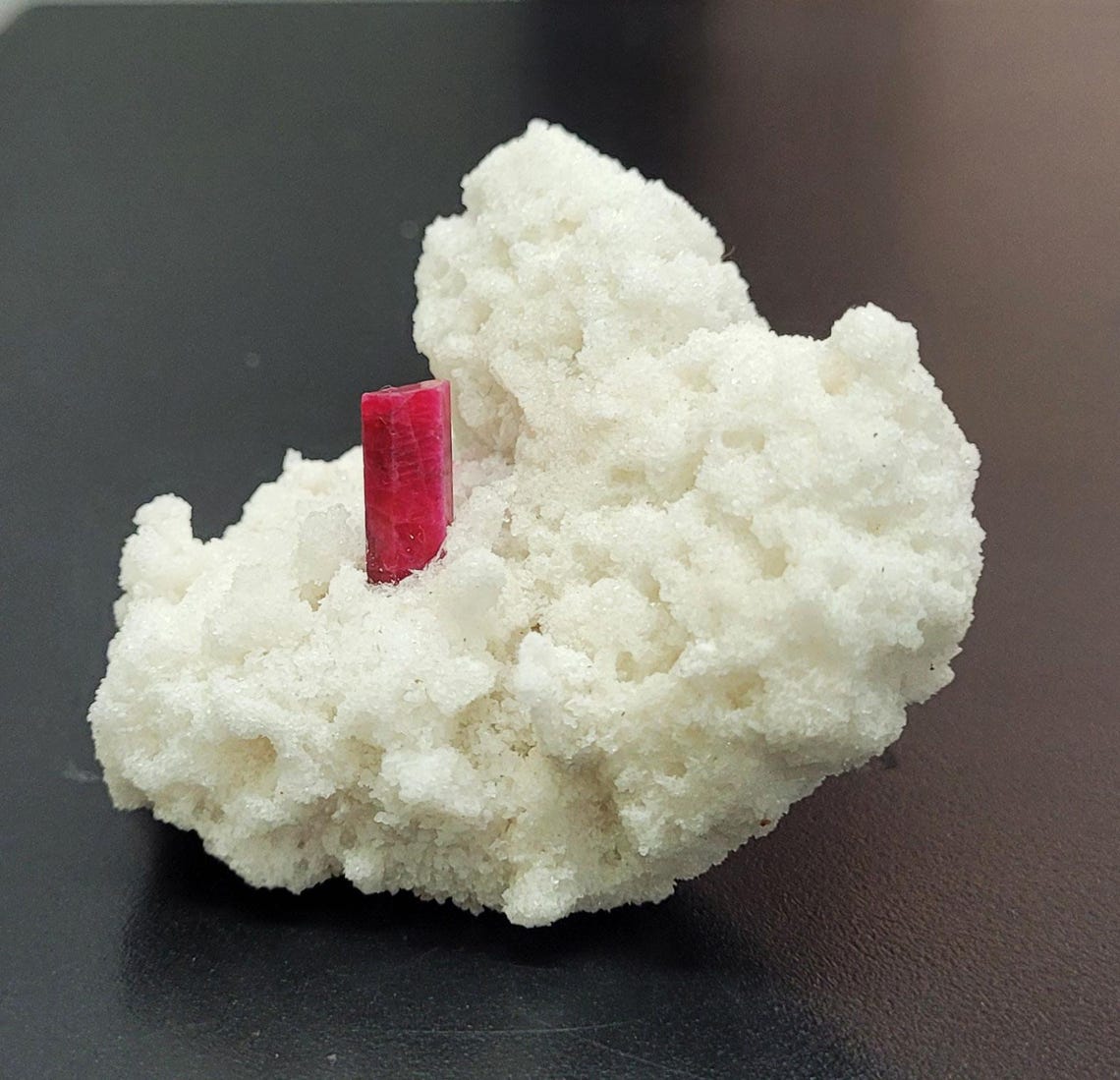 303.00 CT Natural Bixbite Red Emerald Beryl Rough/ Bixbite Specimens ...