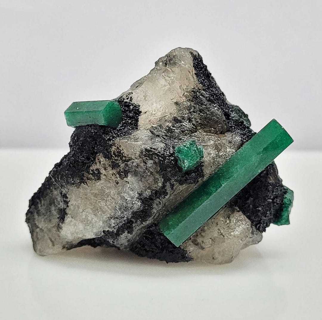 294 Ct Natural Zambia Emerald Matrix Rough 51x40x26 Mm Emerald Specimen ...