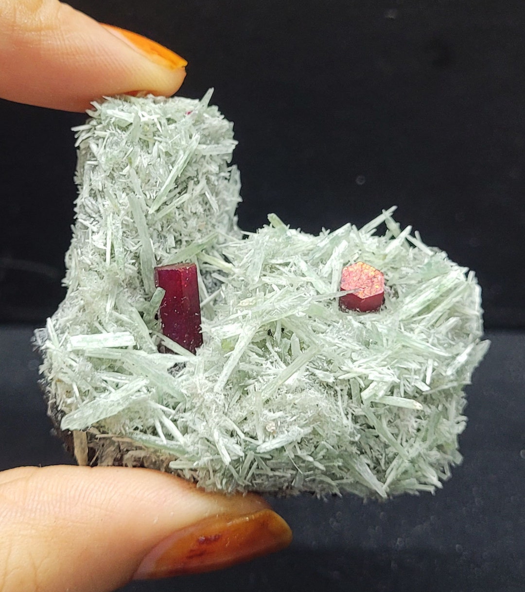 211 Ct Natural Rare Pinkish-red Bixbite Matrix Rough Beryl With Quartz ...