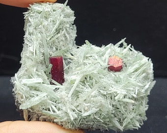206 Ct Natural Rare Pinkish-red Bixbite Matrix Rough Beryl With Quartz ...
