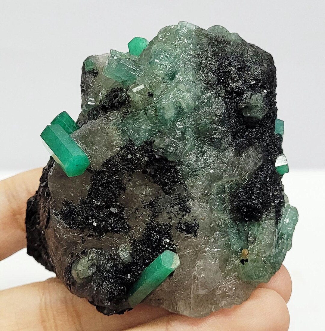 770 Ct Natural Zambia Emerald Matrix Rough 57x56x36 Mm Emerald Specimen ...