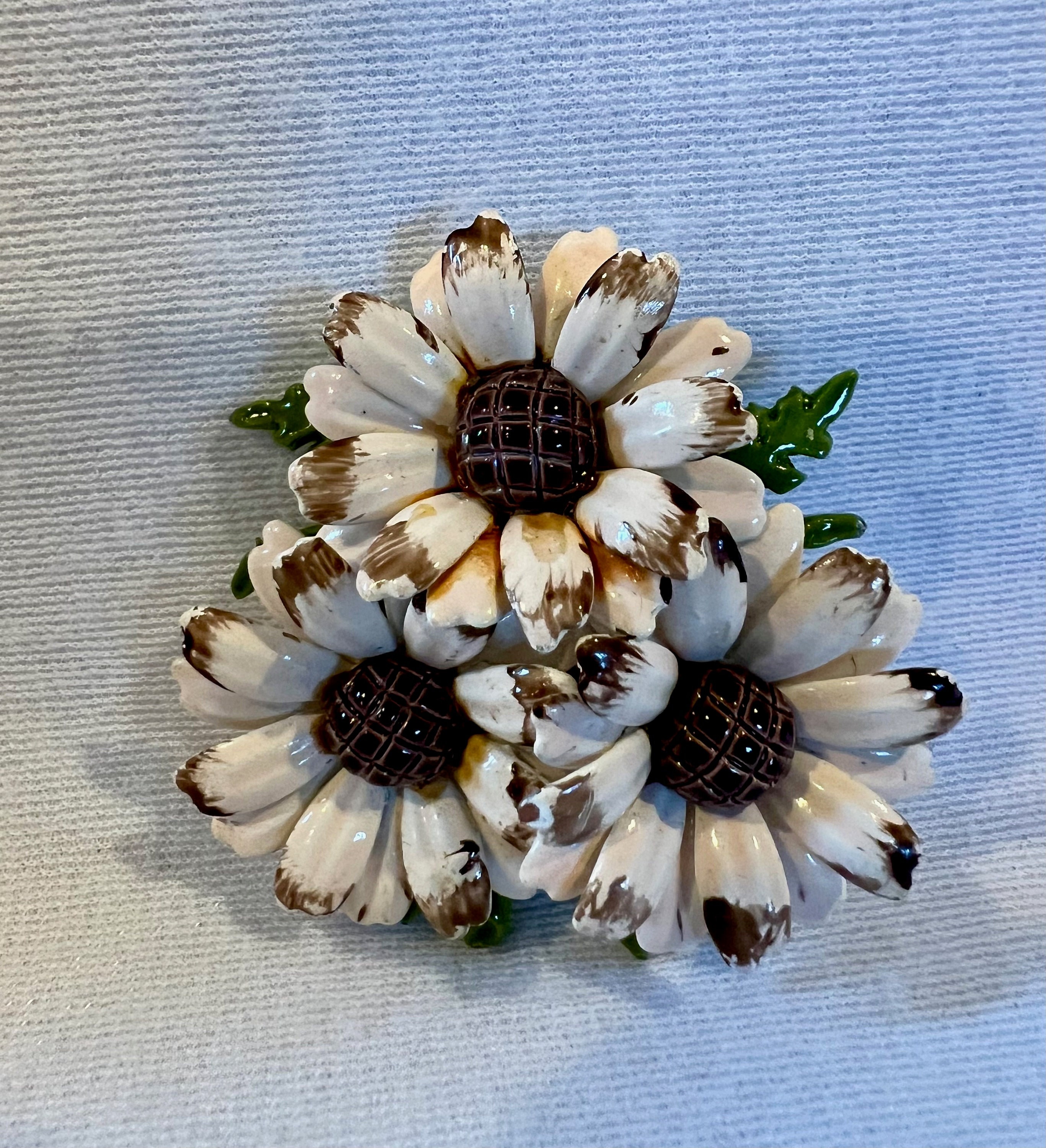 Beautiful Vintage Metal Daisy Brooch - Etsy