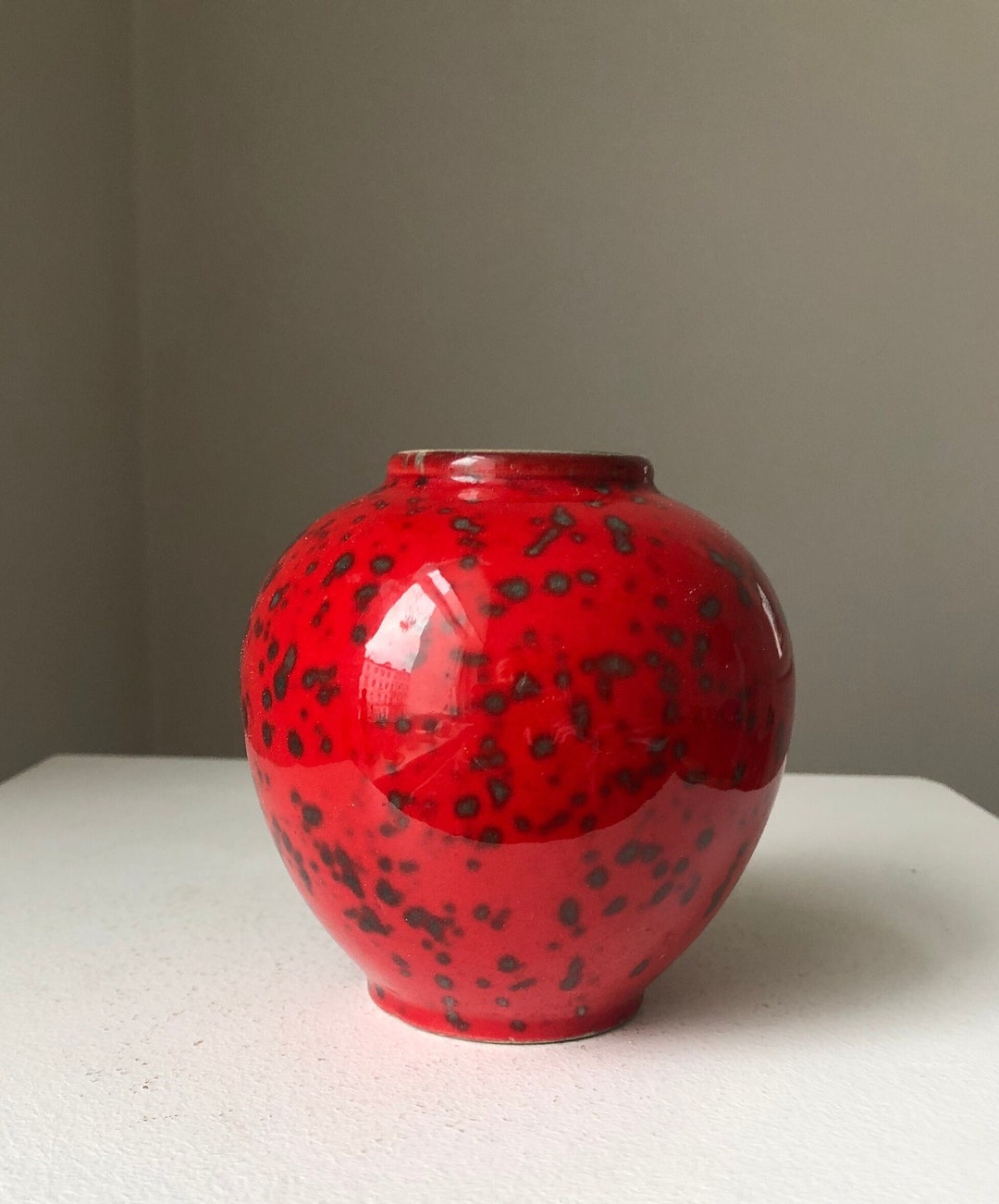 Small Scheurich Shiny Red Speckled Vase, West German Glossy Red Vessel ...