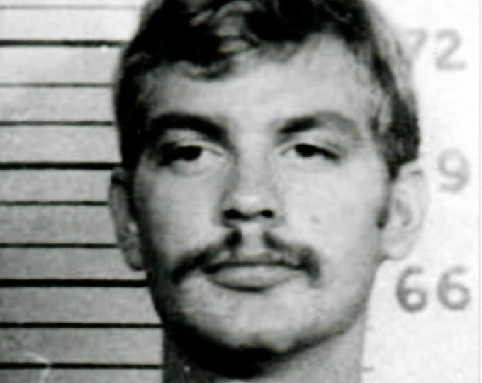 Jeffrey Dahmer, A/K/A "milwaukee Cannibal", Serial Killer, Netflix, 8 ...