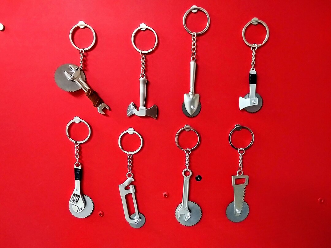 Zombie Apocalypse Wasteland Keychain Tool is a Dystopian Survival ...