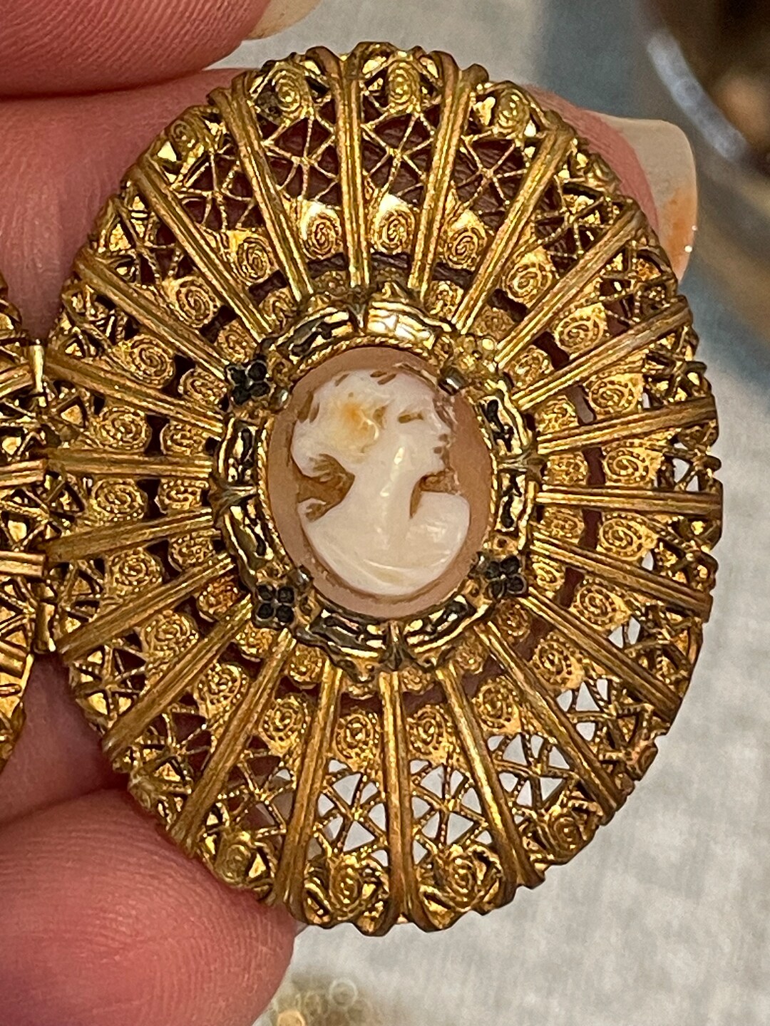 Vintage Cameo Locket Gold Color, Vintage Filigree Oval Locket - Etsy