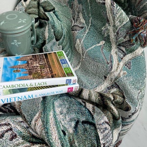 Chinoiserie Two Tone Birds and Flowers Over Pour | Ecofriendly 100% ...