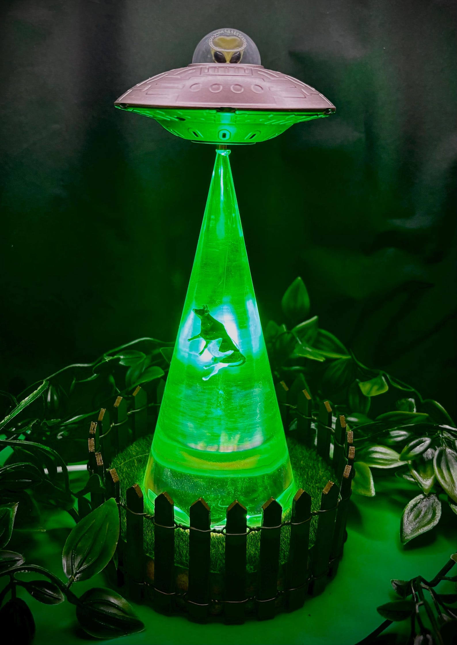 UFO Alien Cow Abduction Lamp Night Light - Detachable UFO With Lights ...