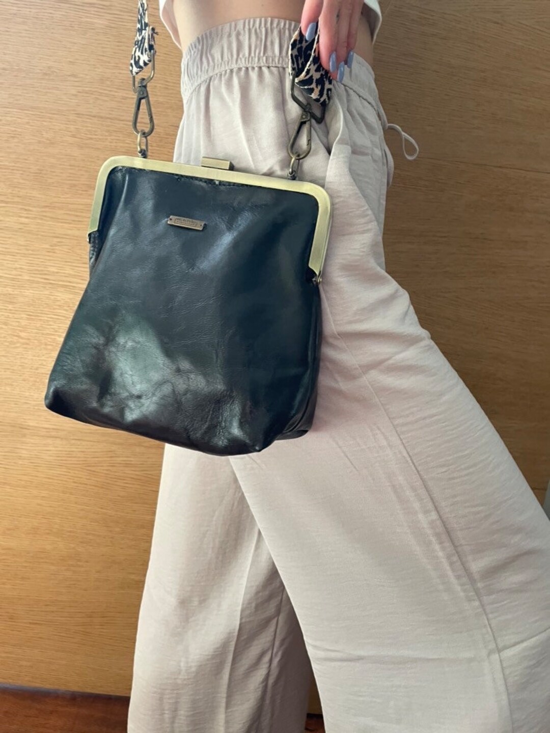 Purse Closure Black Leather Bag. Premium Spanish Leather ...