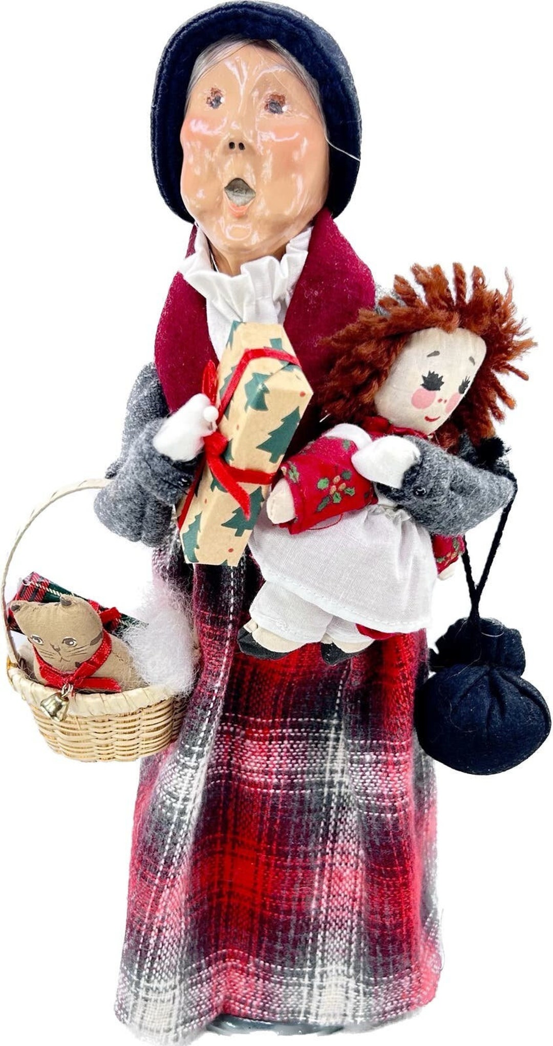 Byers Choice Old Woman Caroler With Rag Doll Cat Basket Presents ...