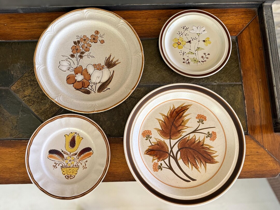 Vintage 1970s Plate Collection: Hallkraft, Hearthside, Stonecrest ...