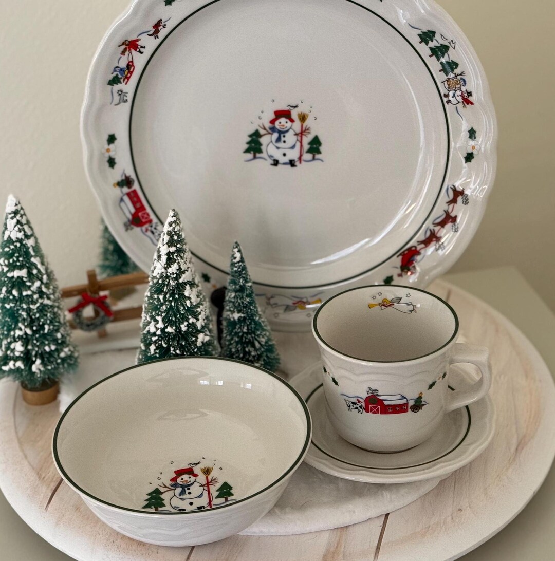 Vintage Pfaltzgraff Snow Village Dinnerware Set: 4-piece Cup-saucer ...