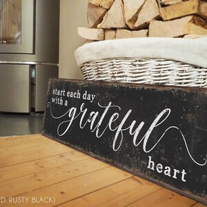 Rustic Farmhouse Bedroom Sign: Grateful Heart Wall Art - Etsy