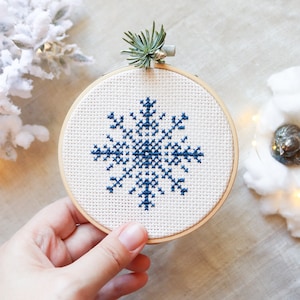 Snowflakes Cross Stitch Patterns, Christmas Cross Stitch Patterns ...