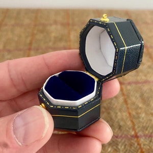 Unusual Vintage Style Ring Box. Small Victorian Style Jewellery Box ...