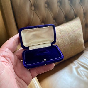 Velvet Antique Jewelry Box. Vintage Jewellery Box. Antique Brooch Box ...