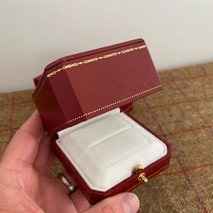 Beautiful Luxury Ring Box. Jewellery Box - Ideal for a Wedding Ring or ...