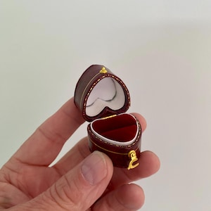 Small Victorian Style Ring Box. Vintage Style Jewellery Box. Heart ...