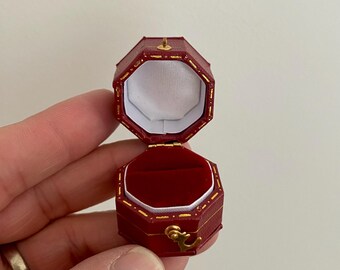 Unusual Victorian Style Ring Box. Small Vintage Style Jewellery Box to ...