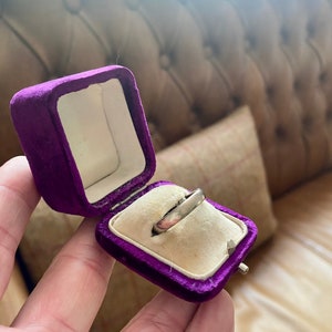 Beautiful Antique Ring Box. Purple Velvet Vintage Ring Box. Vintage ...