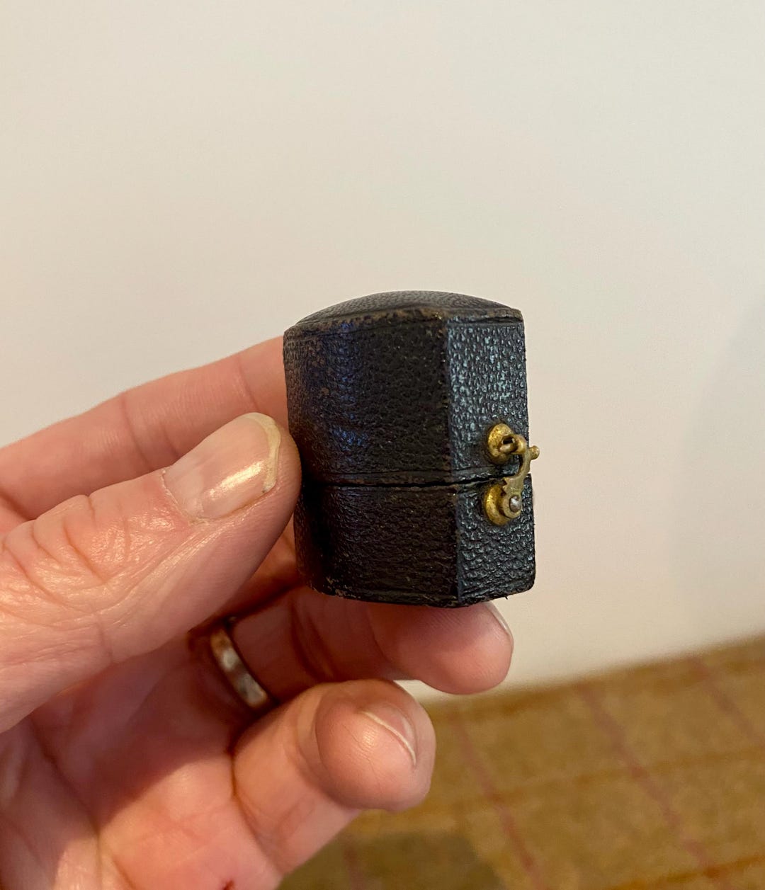 Antique Leather Ring Box. Small Victorian Ring Box. Vintage Jewellery ...