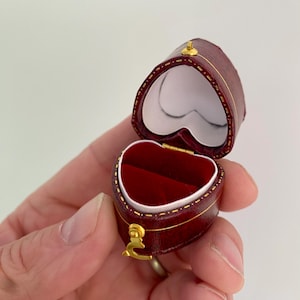 Small Victorian Style Ring Box. Vintage Style Jewellery Box. Heart ...