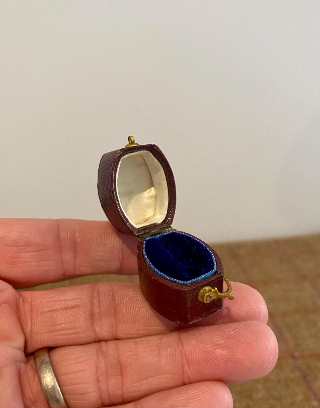 Antique Leather Ring Box. Small Victorian Ring Box. Vintage Jewellery ...