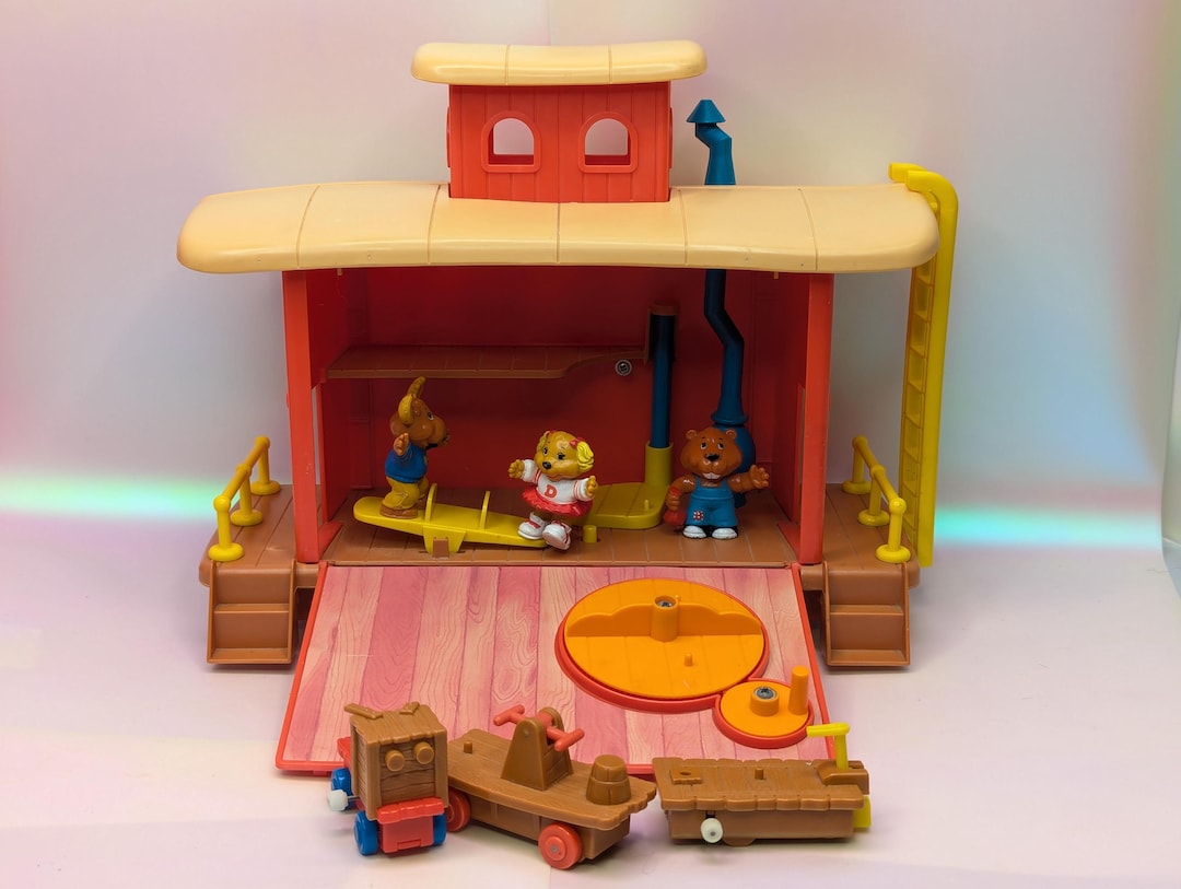 Get Along Gang Clubhouse Caboose With Figures & Wind-up Carts ...