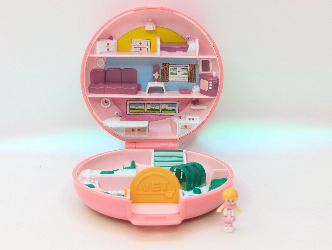 Polly Pocket Buttons Animal Hospital Compact With Button Figure ...