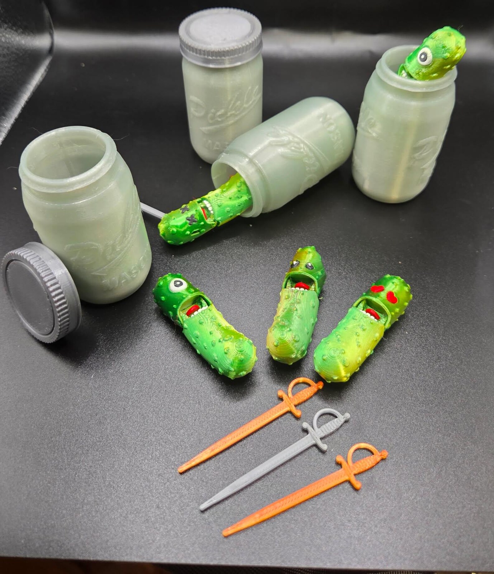 Pickle Tickles the Pickle 3D Printed Articulated Keychain Fidget Toy ...