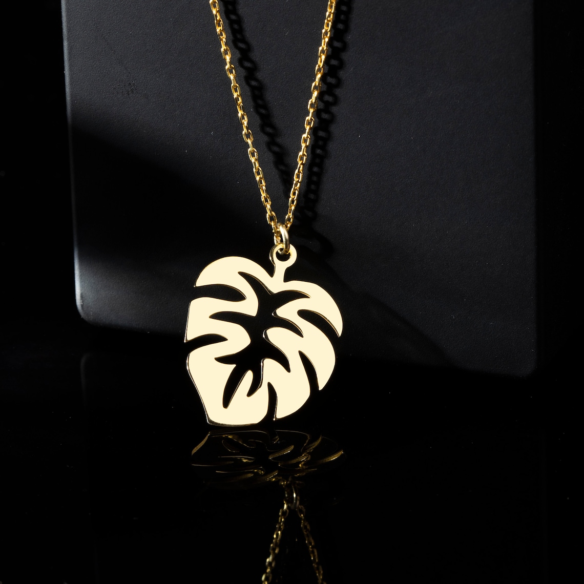 Dainty Monstera Leaf Necklace, Monstera Foliage, Monstera Leaf Pendant ...