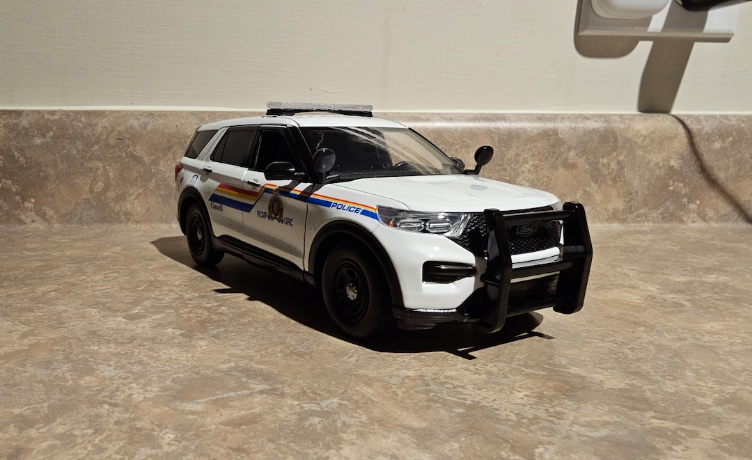 Custom 1/24 Scale RCMP Police Diecast - Etsy