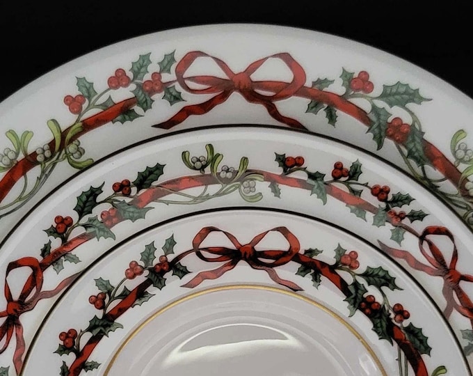 Holiday Ribbons SALAD PLATES Set of 3 Retroneau Holiday Ribbons Holly ...