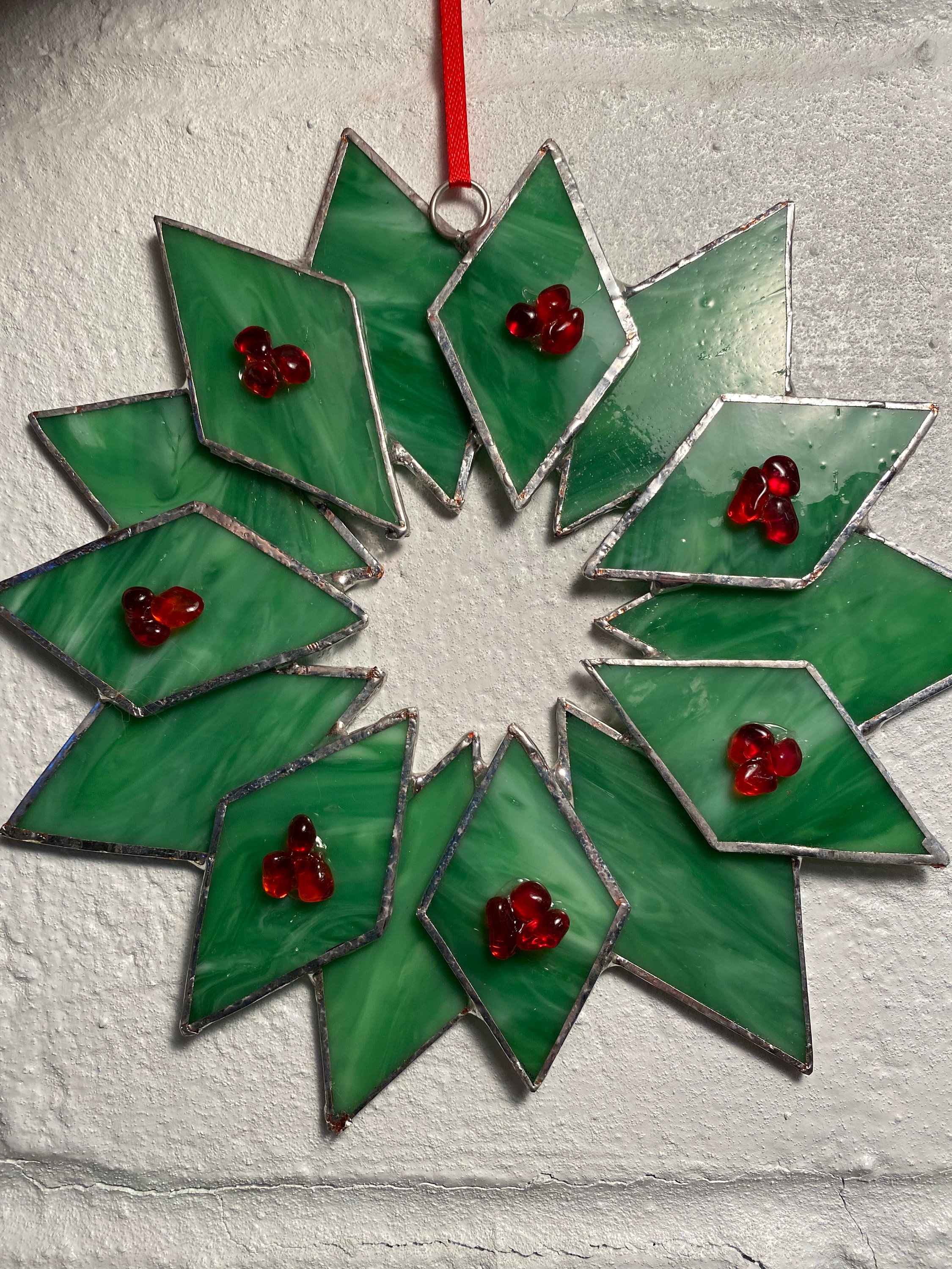 Stained Glass Christmas Wreath With Berries - Etsy