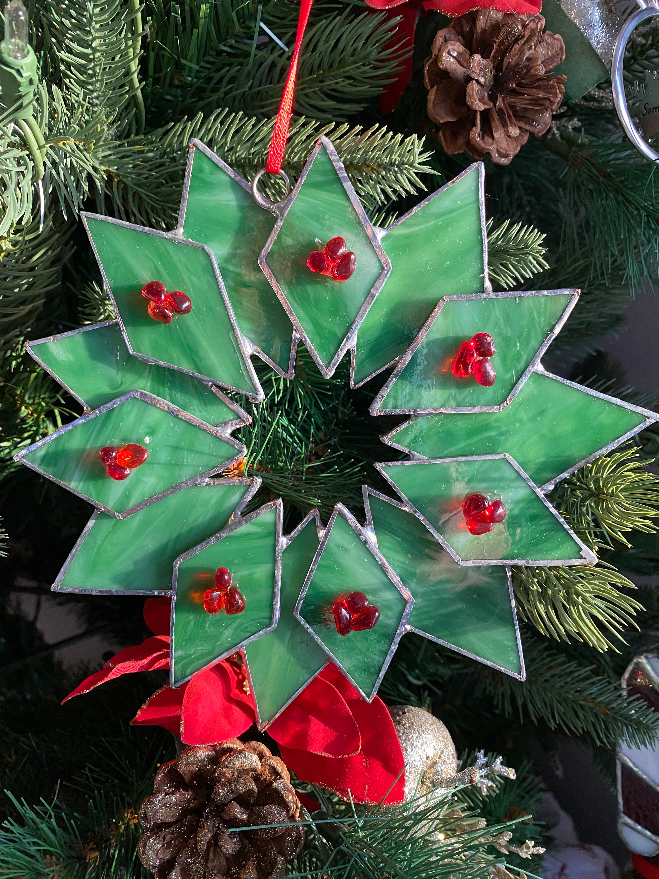 Stained Glass Christmas Wreath With Berries - Etsy