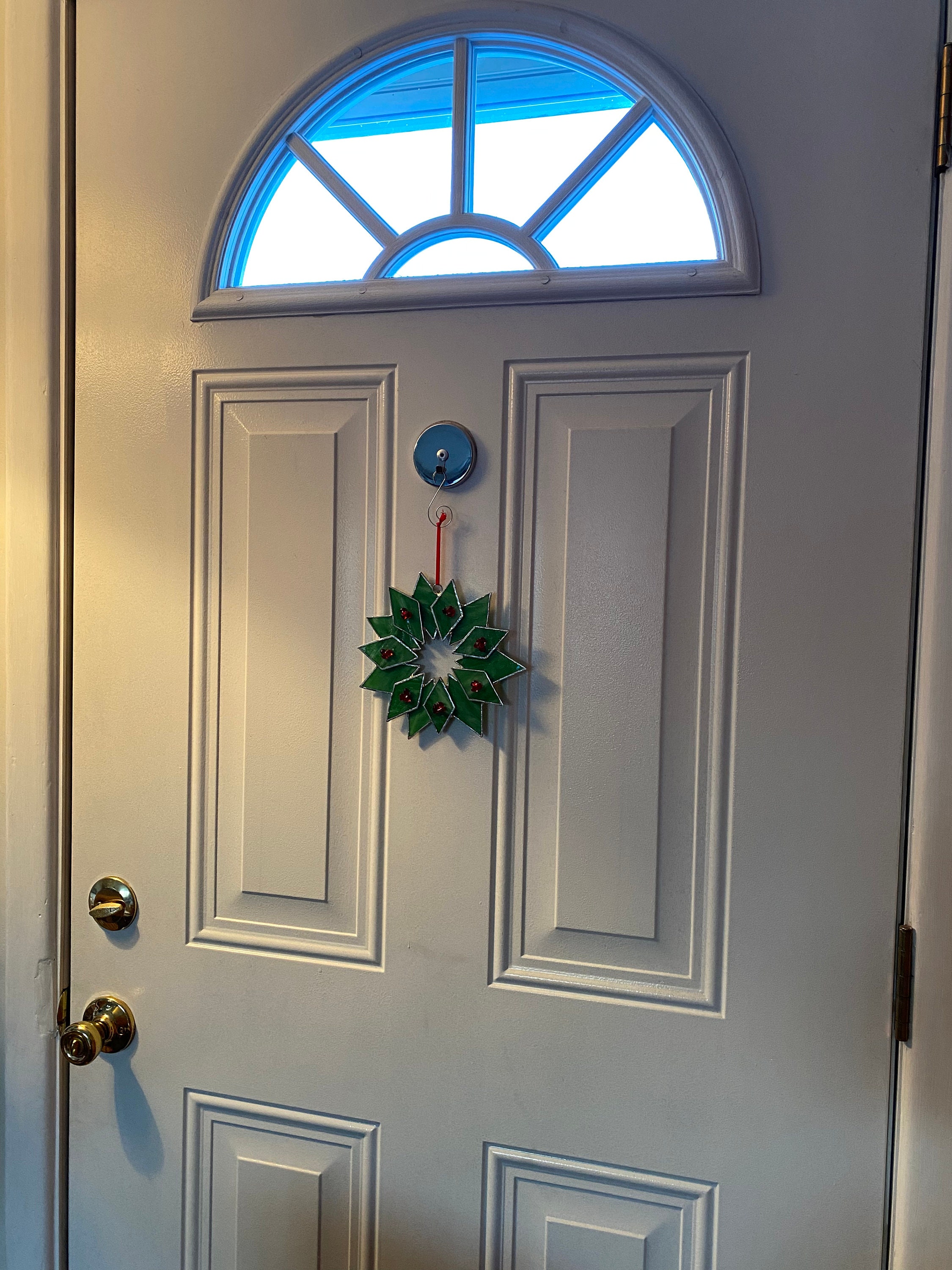 Stained Glass Christmas Wreath With Berries - Etsy