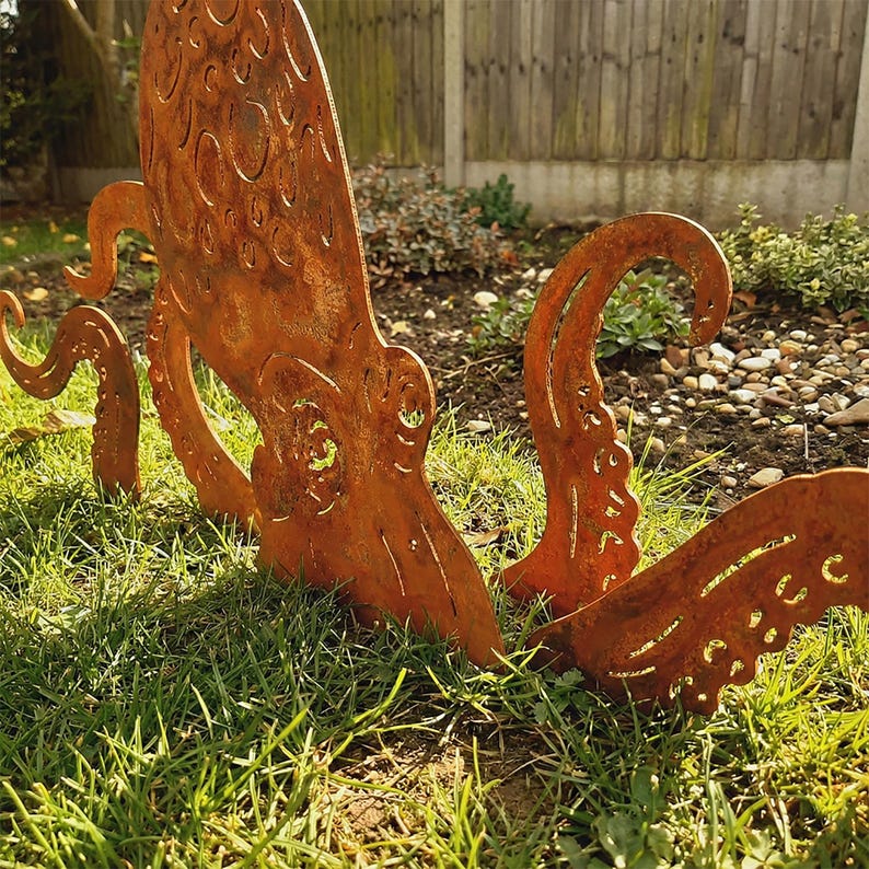 Rusty Octopus Garden Stake Set, Metal Yard Art, Coastal Outdoor Decor ...
