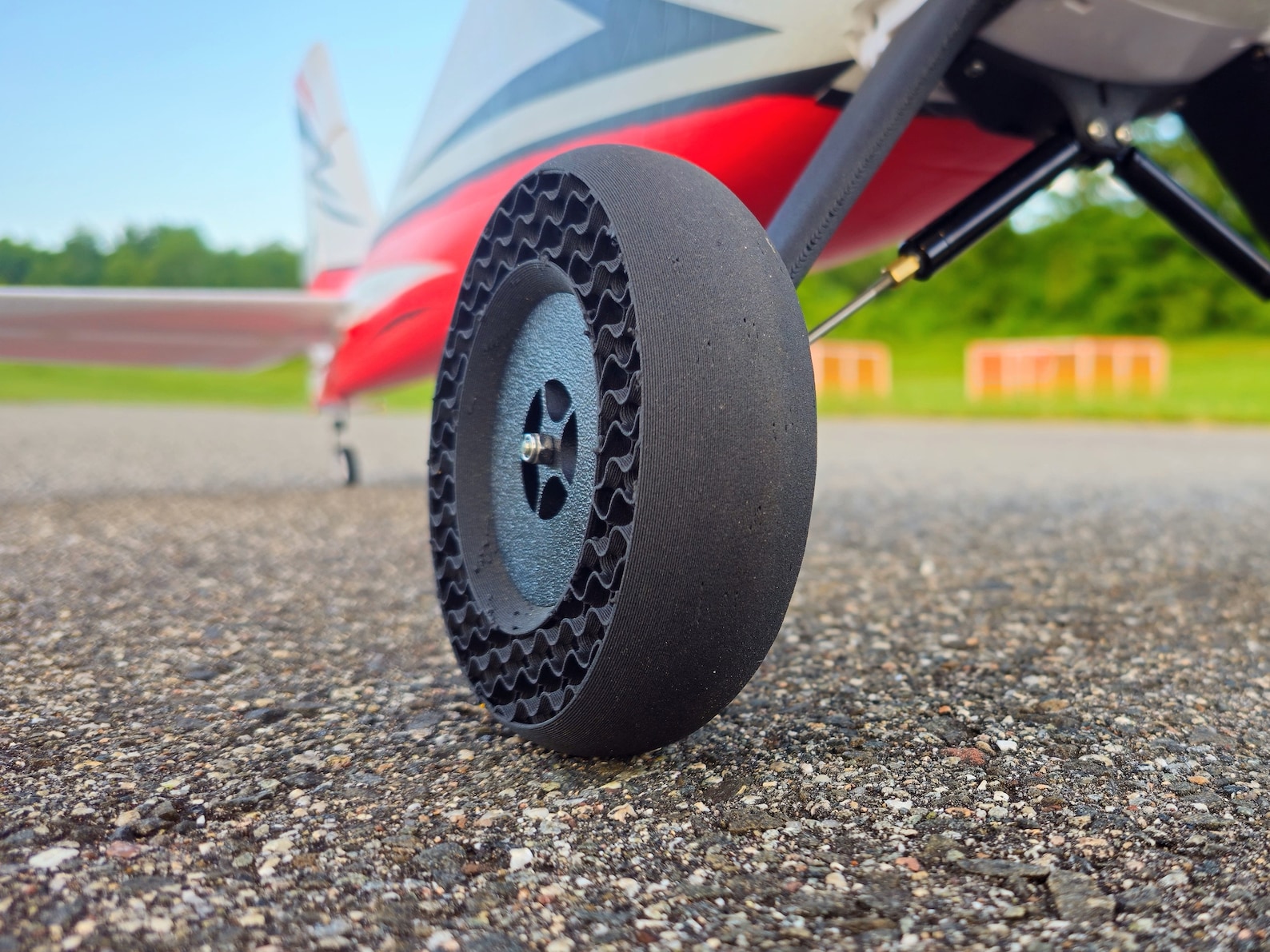 KIN Next Gen Wheels - Airless Tires - Bush Style - Compatible With E ...