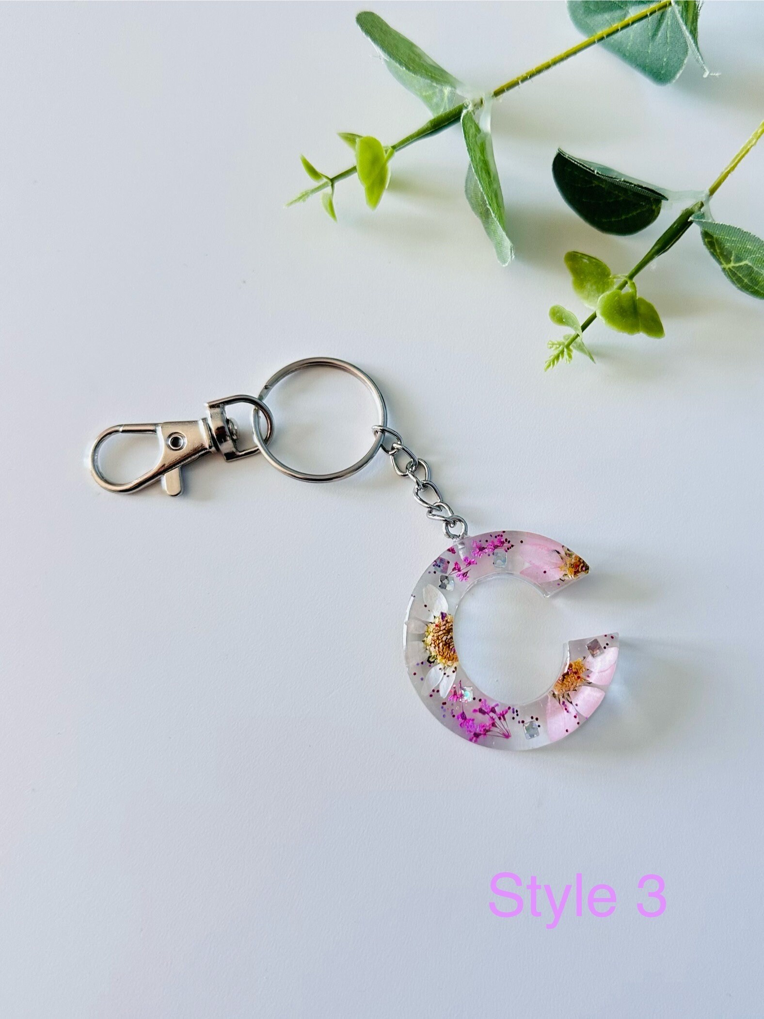 Personalized Keychain, Daisy Pressed Flower Initial Keyring Bridesmaid ...