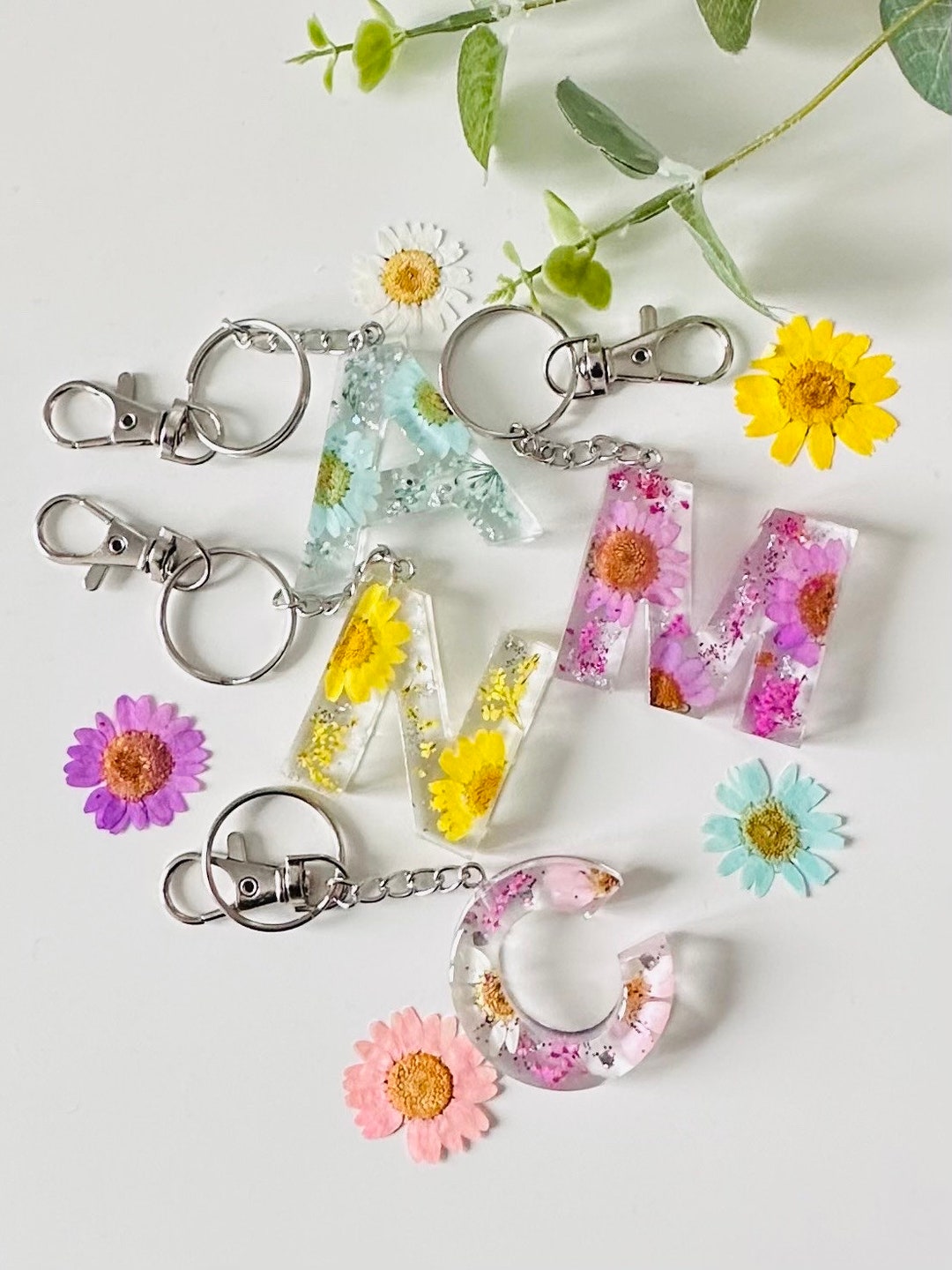 Personalized Keychain, Daisy Pressed Flower Initial Keyring Bridesmaid ...