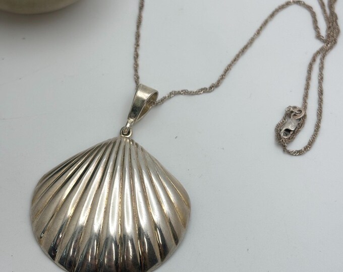 Vintage Large Sterling Silver Clamshell Silver Pendant Necklace and ...