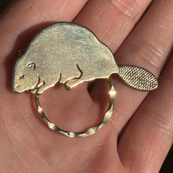 Beaver Brooch - Etsy