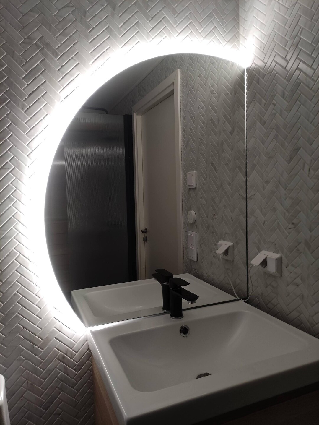 Scandinavian Semi-circle LED Bathroom Mirror, Modern LED Mirror ...
