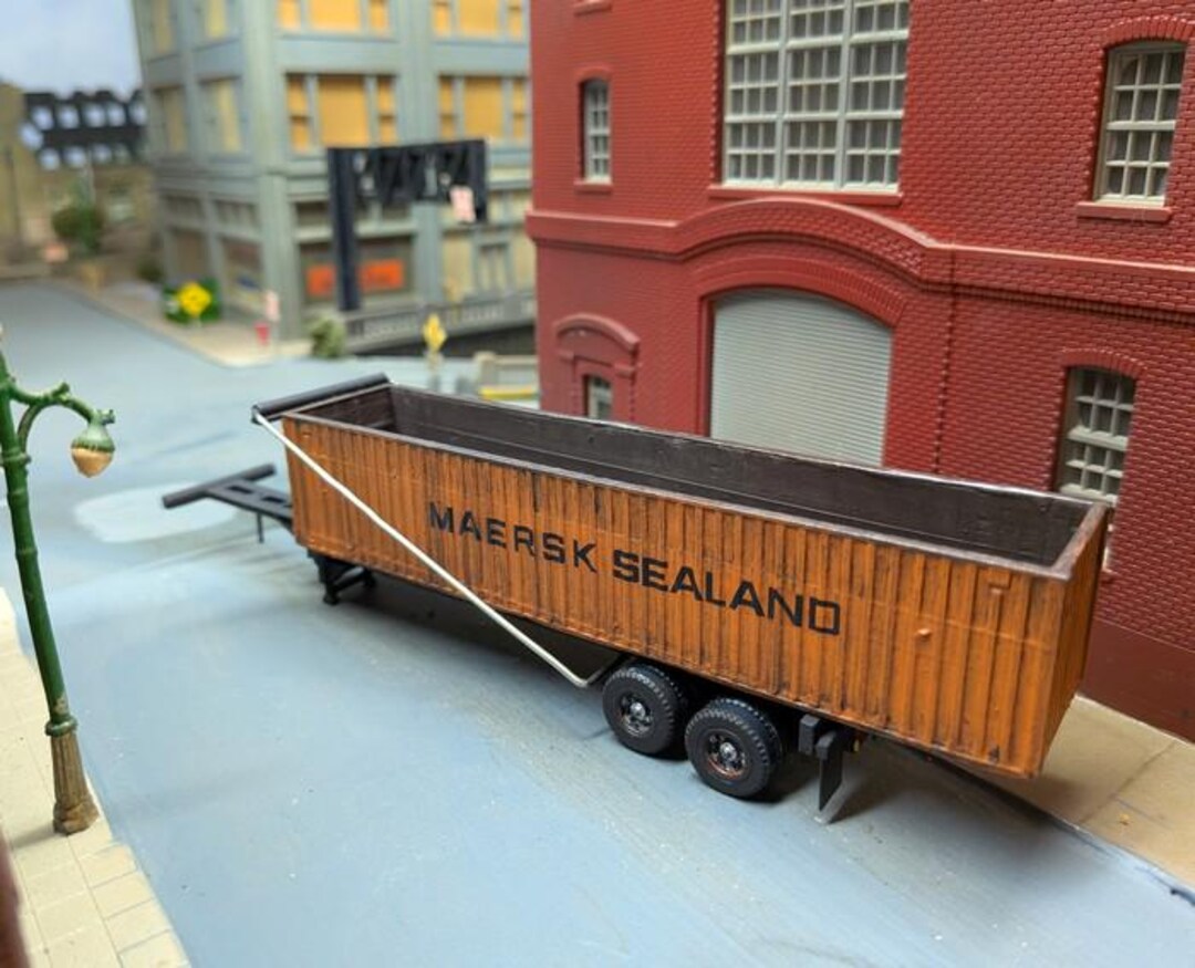 Custom Built 1/87 HO Scale Roll off Semi Trailer & 20' Scrap Metal ...