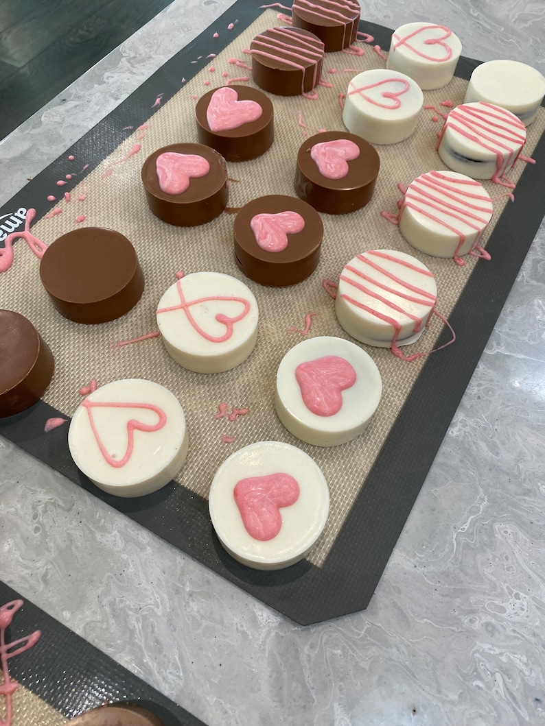 60 Valentines Dipped & Decorated Oreo Cookie Assortment, Themed, White ...