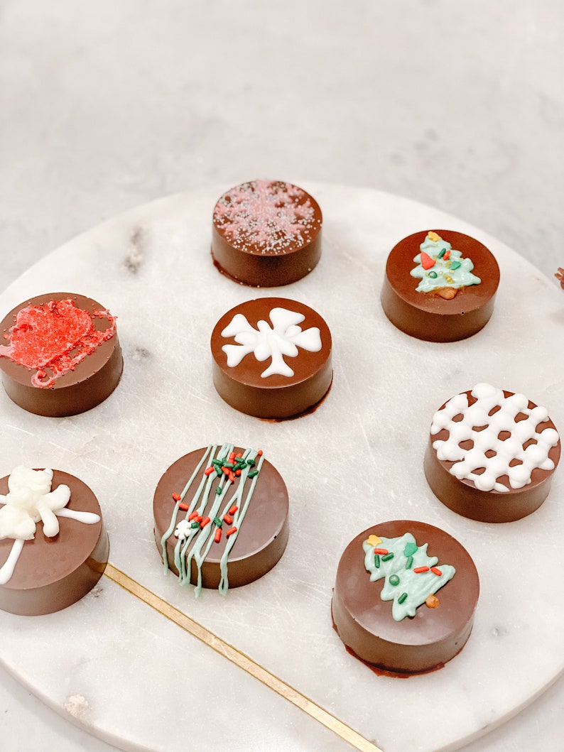 Extravagant Chocolate-dipped Oreos: Custom Creations for Any Festivity ...
