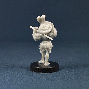 Landsknecht Girl | Vae Victis Miniatures | 32mm Scale | Bae Victis ...