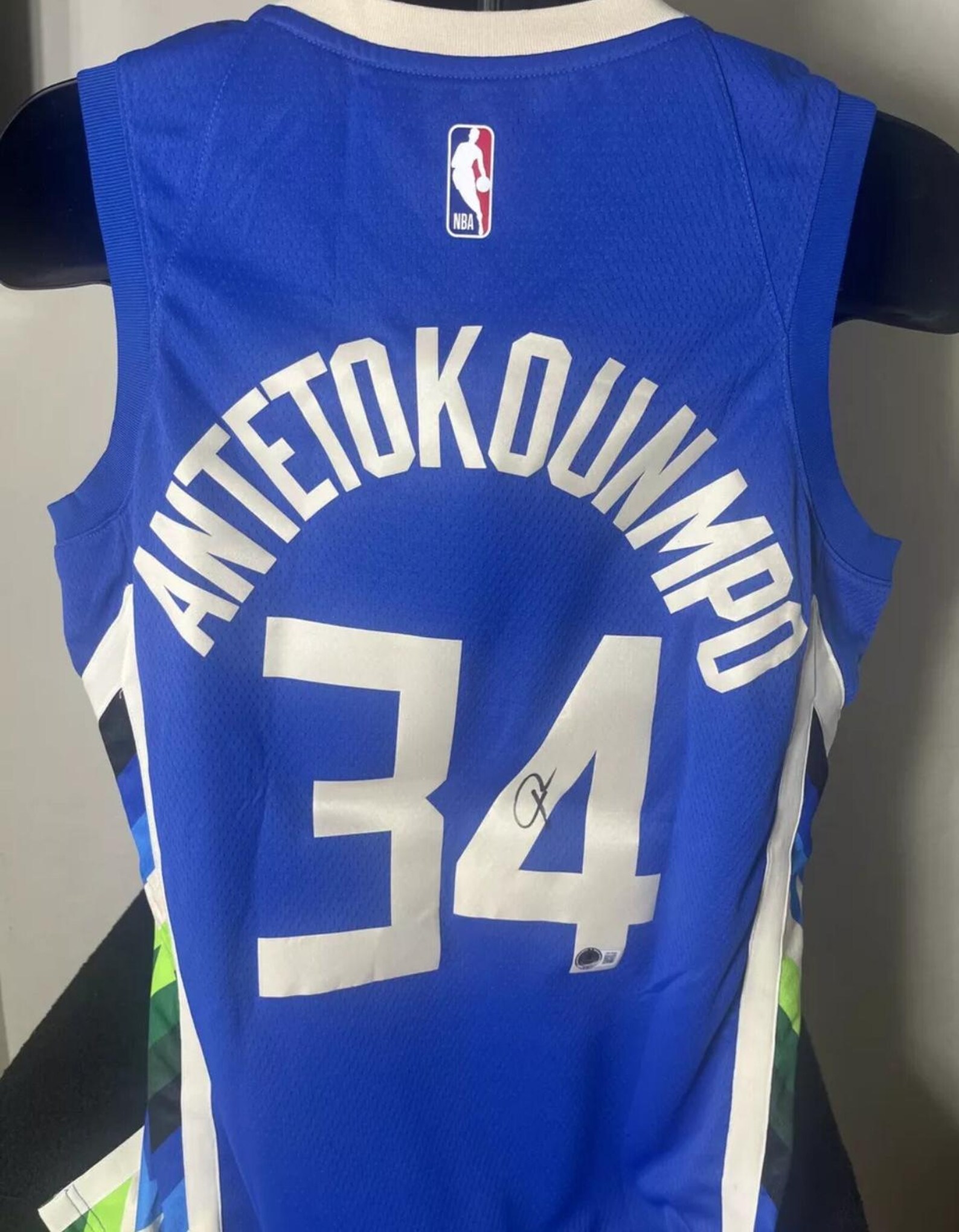 Giannis Antetokounmpo Signed Autographed Milwaukee Bucks Jersey Beckett ...